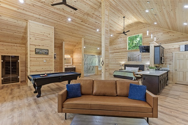 Hilltop Haven Treehouse - New Cabin in Helen GA